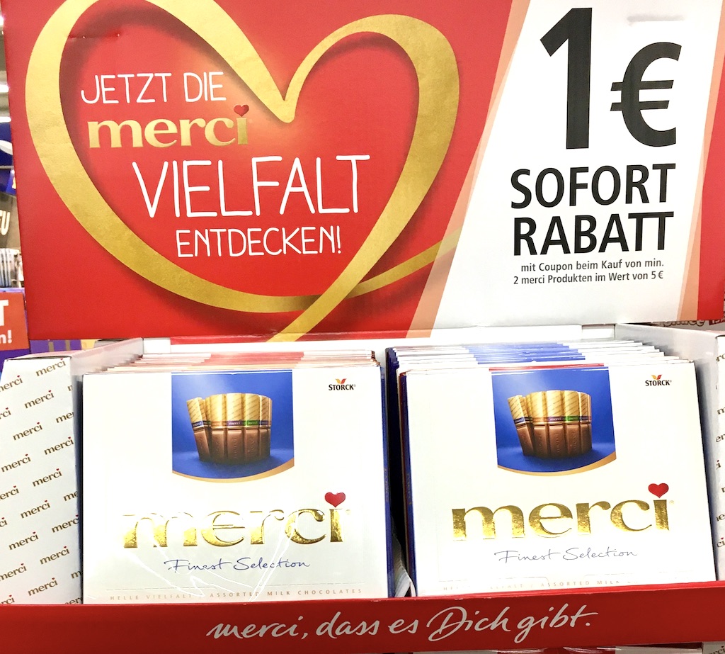 POS-Bodenaufsteller mit eingebauter Promotion vor dem Sommerloch