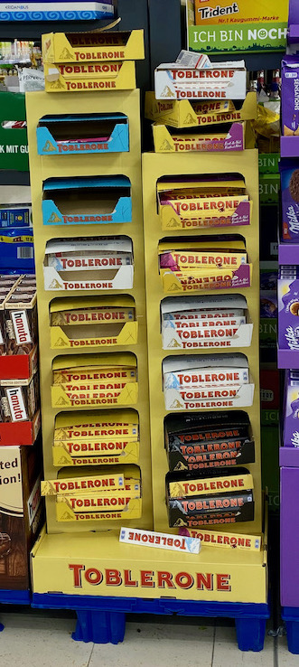 Mondelez Toblerone Display 2021 - naschkater.com - das Süßigkeiten ...