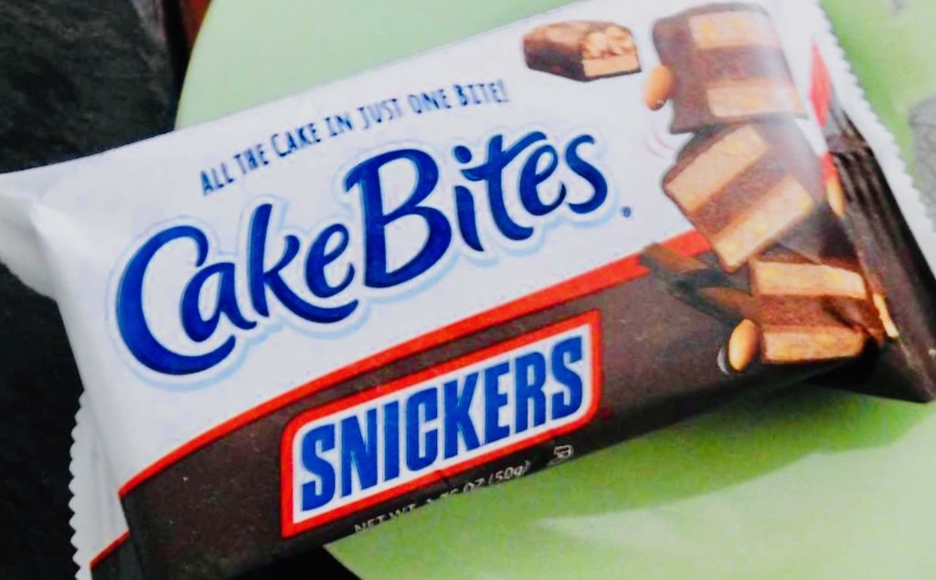 Snickers Cake Bites 50G - naschkater.com - das Süßigkeiten-Marketing-Blog